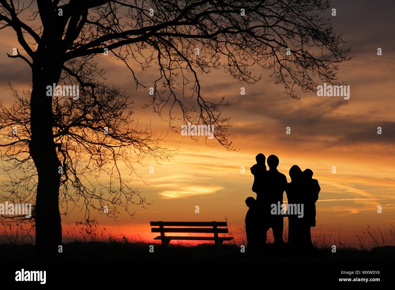 Family landscape sunset night dark outside happy happyness wonderfull ...