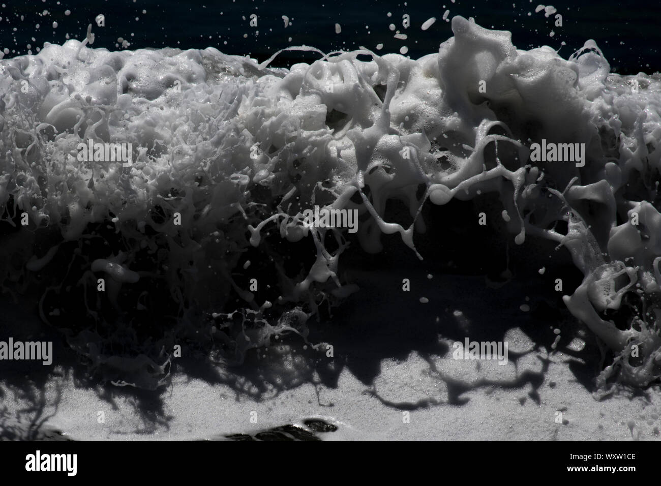 Wave tips hi-res stock photography and images - Alamy