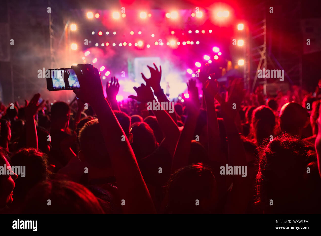 Concert phone camera hi-res stock photography and images - Alamy