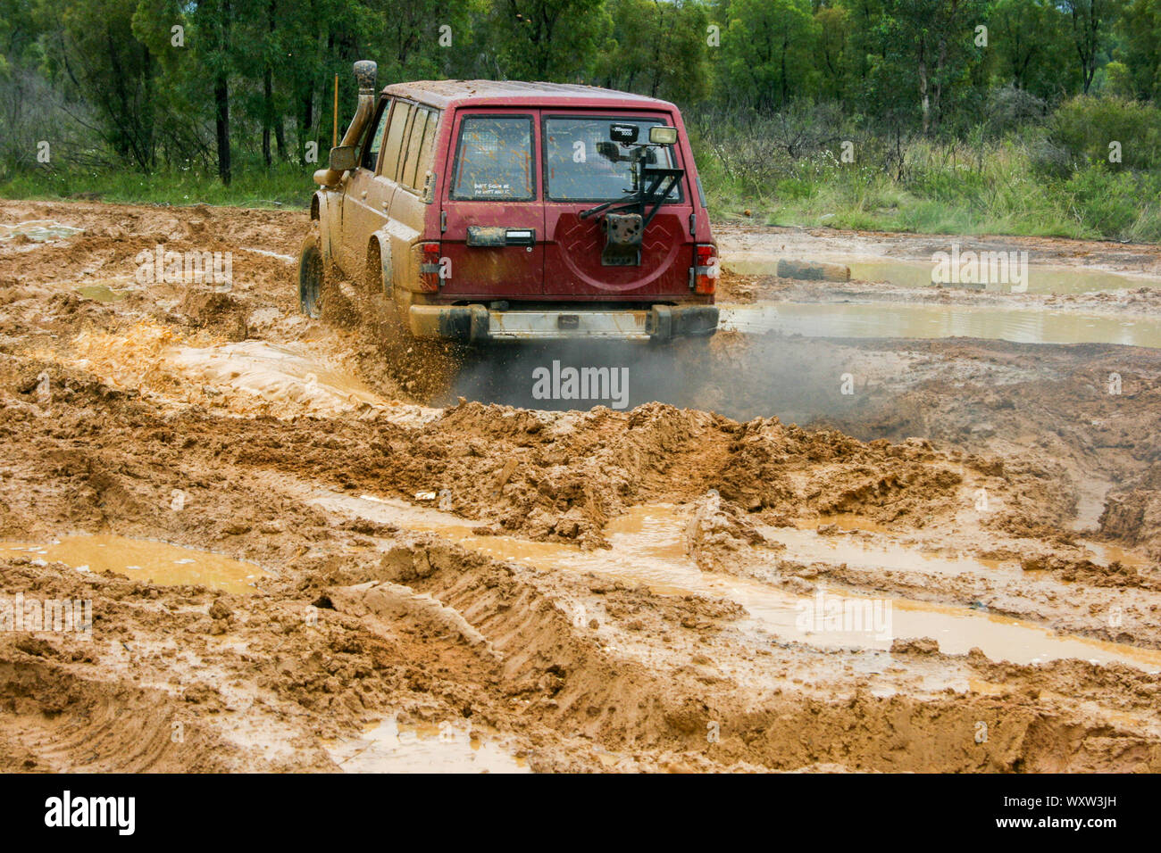 Cars stuck in water hi-res stock photography and images - Alamy