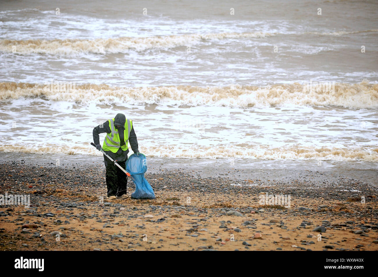 Litter picker hi-res stock photography and images - Alamy