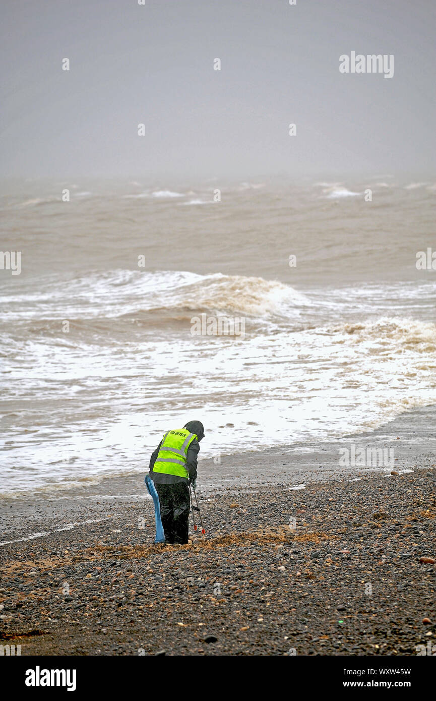 Litter picker man hi-res stock photography and images - Alamy