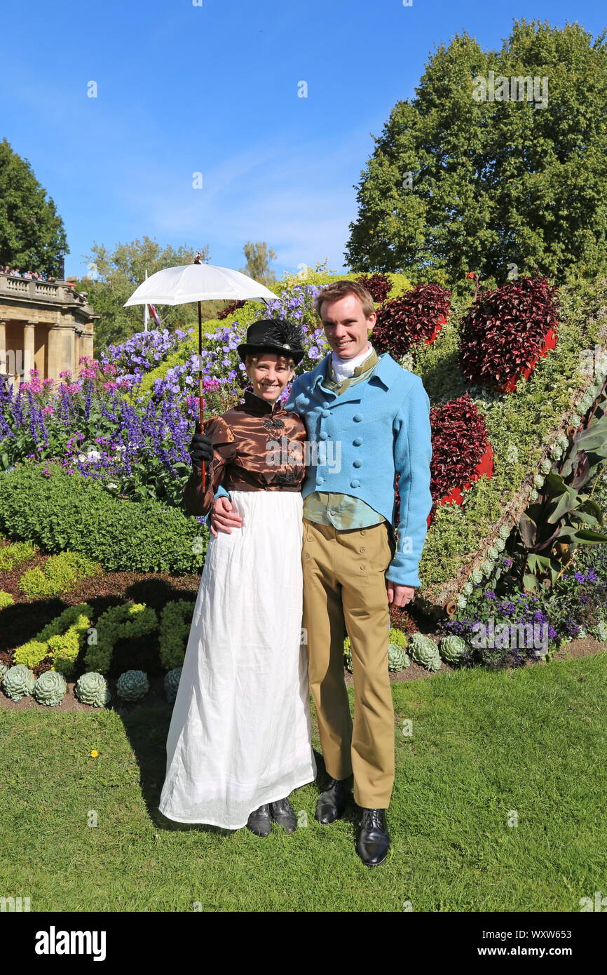 Young couple wearing regency hi-res stock photography and images - Alamy