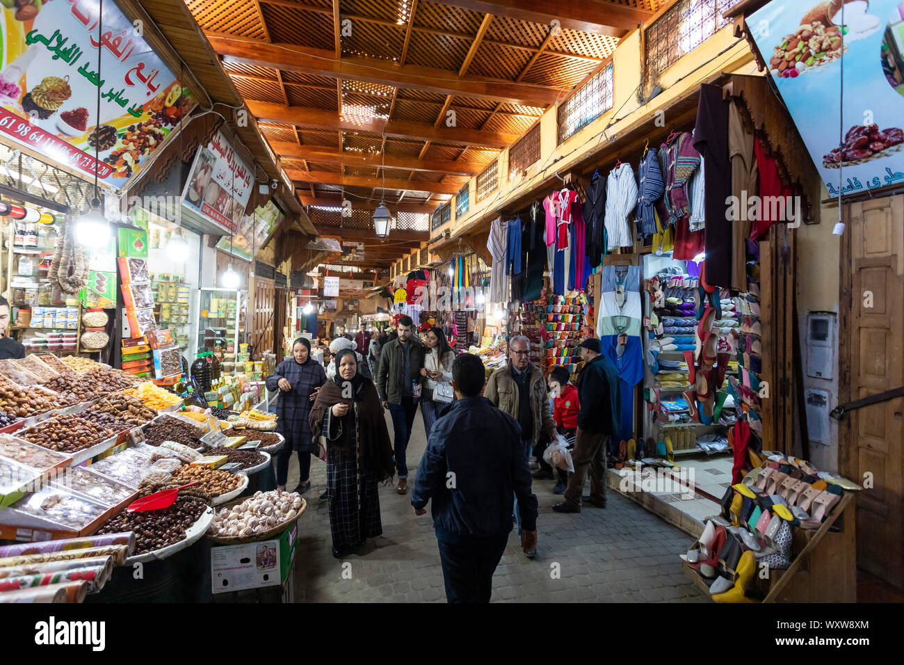 Fez souk hi-res stock photography and images - Alamy