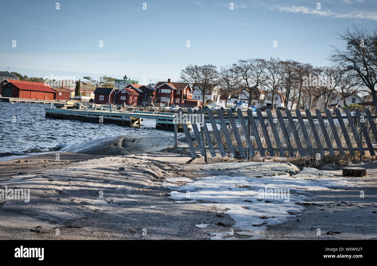 Beach on the Stockholm archipelago island of Sandhamn in winter, Sweden ...