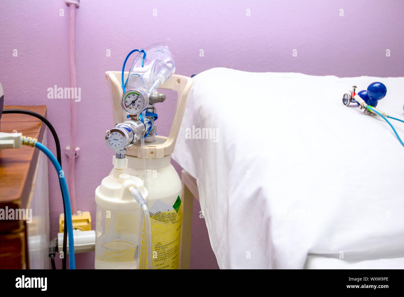 Oxygen hospital bed tank hi-res stock photography and images - Alamy
