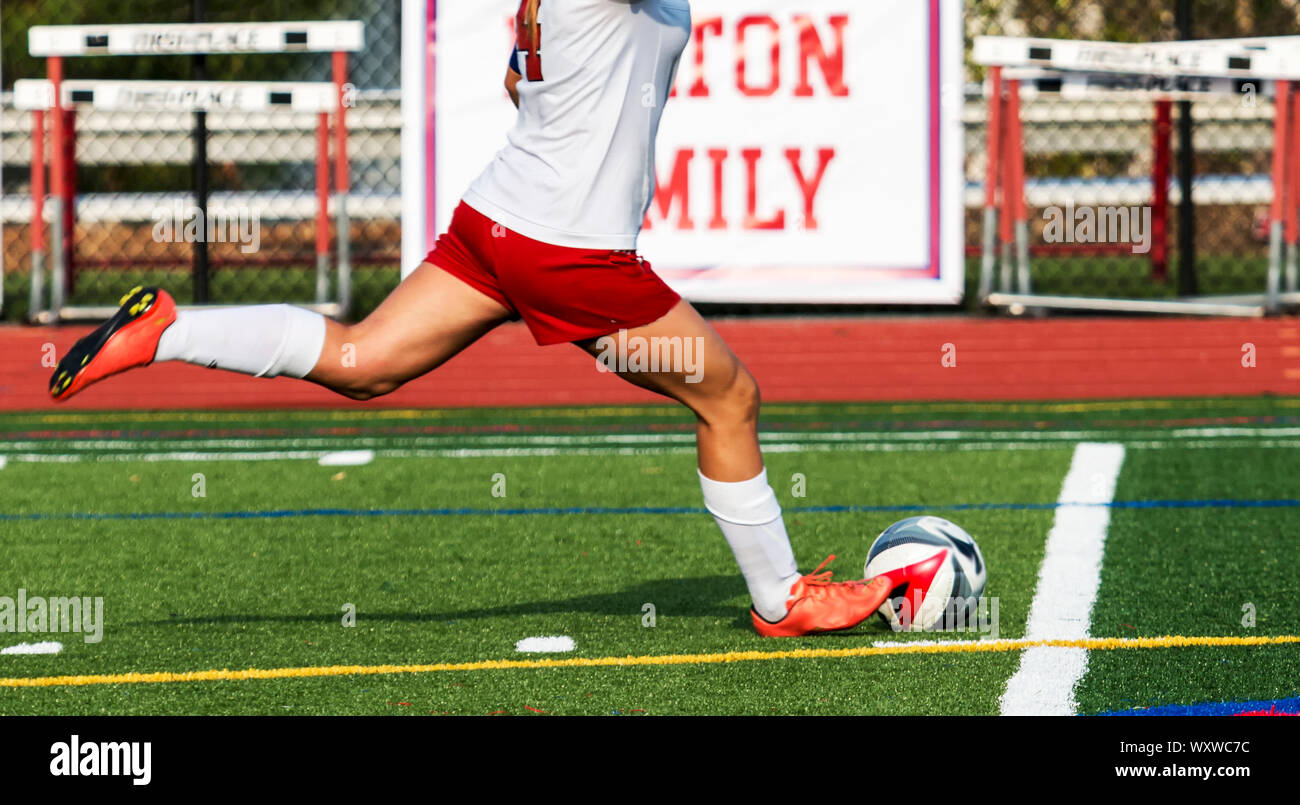 Girls soccer kick hi-res stock photography and images - Alamy