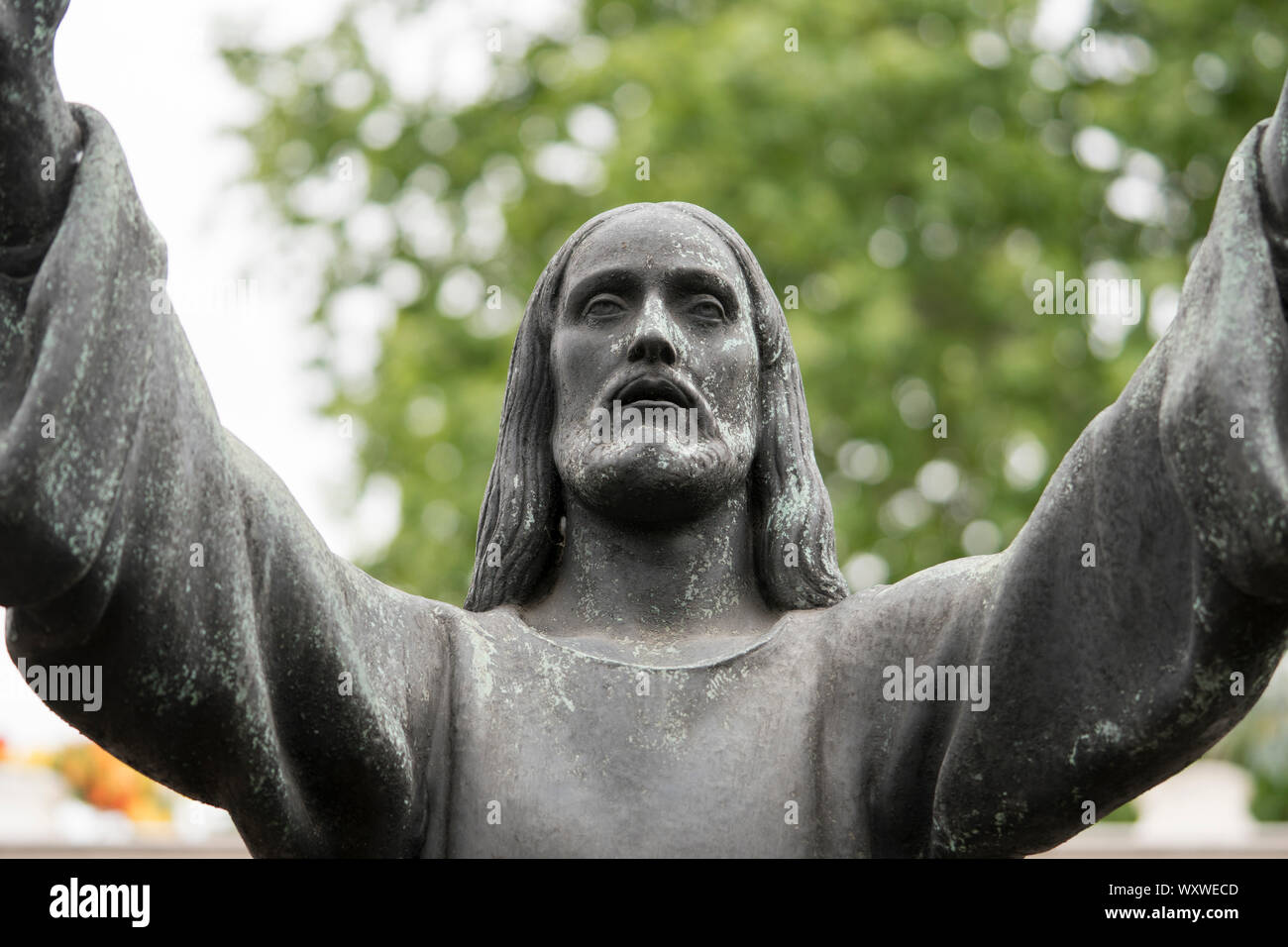 Milan, Italy: Jesus Christ ancient statue on a grave in the Cimitero ...