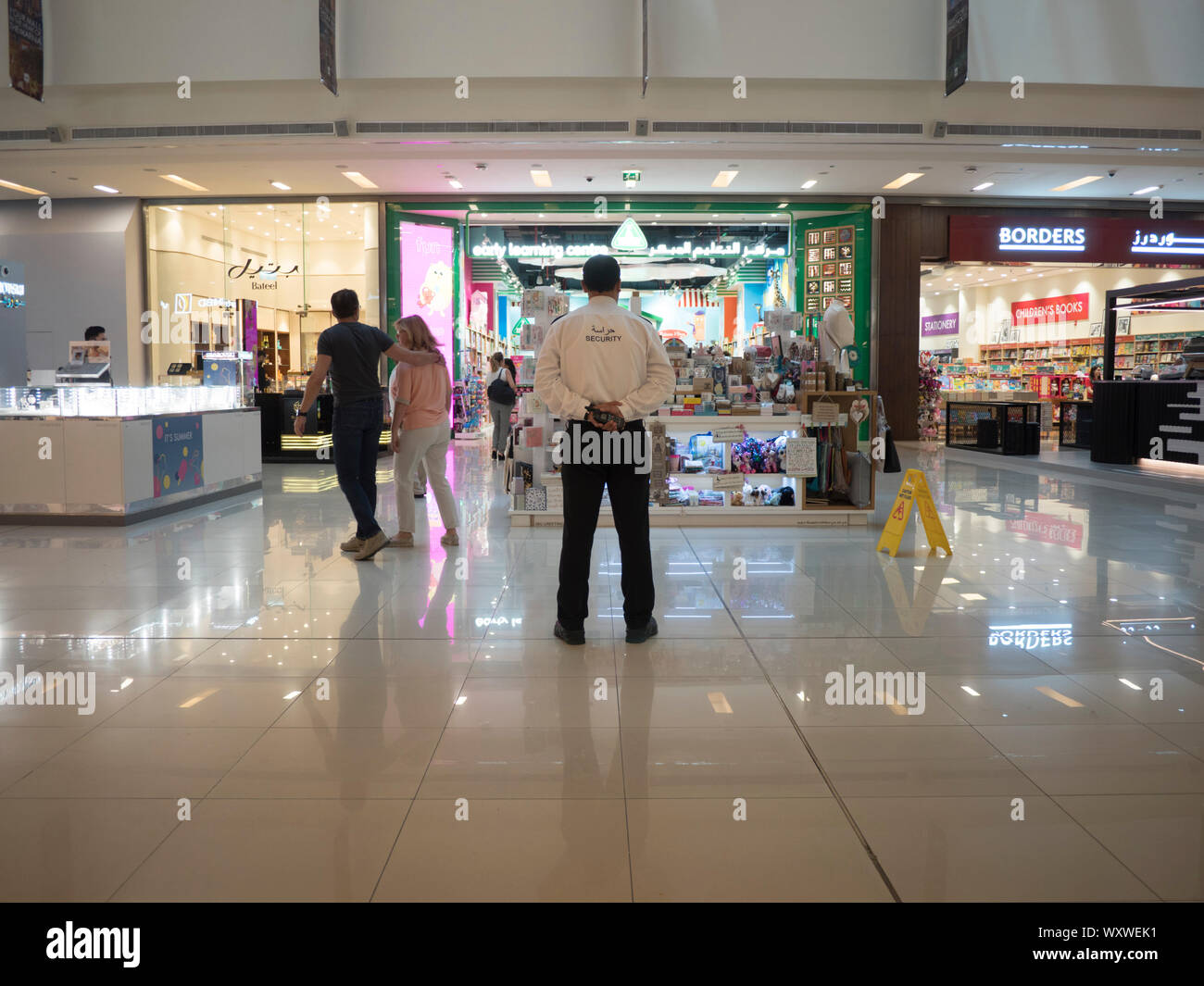 Mall security guard hi-res stock photography and images - Alamy