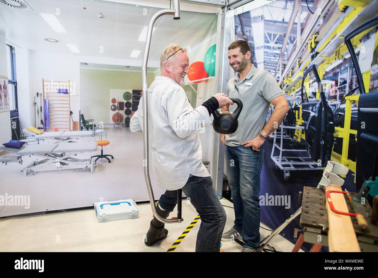 Duesseldorf, Germany. 18th Sep, 2019. Peter Lammer (l), gastronome and cook from Salzburg ...