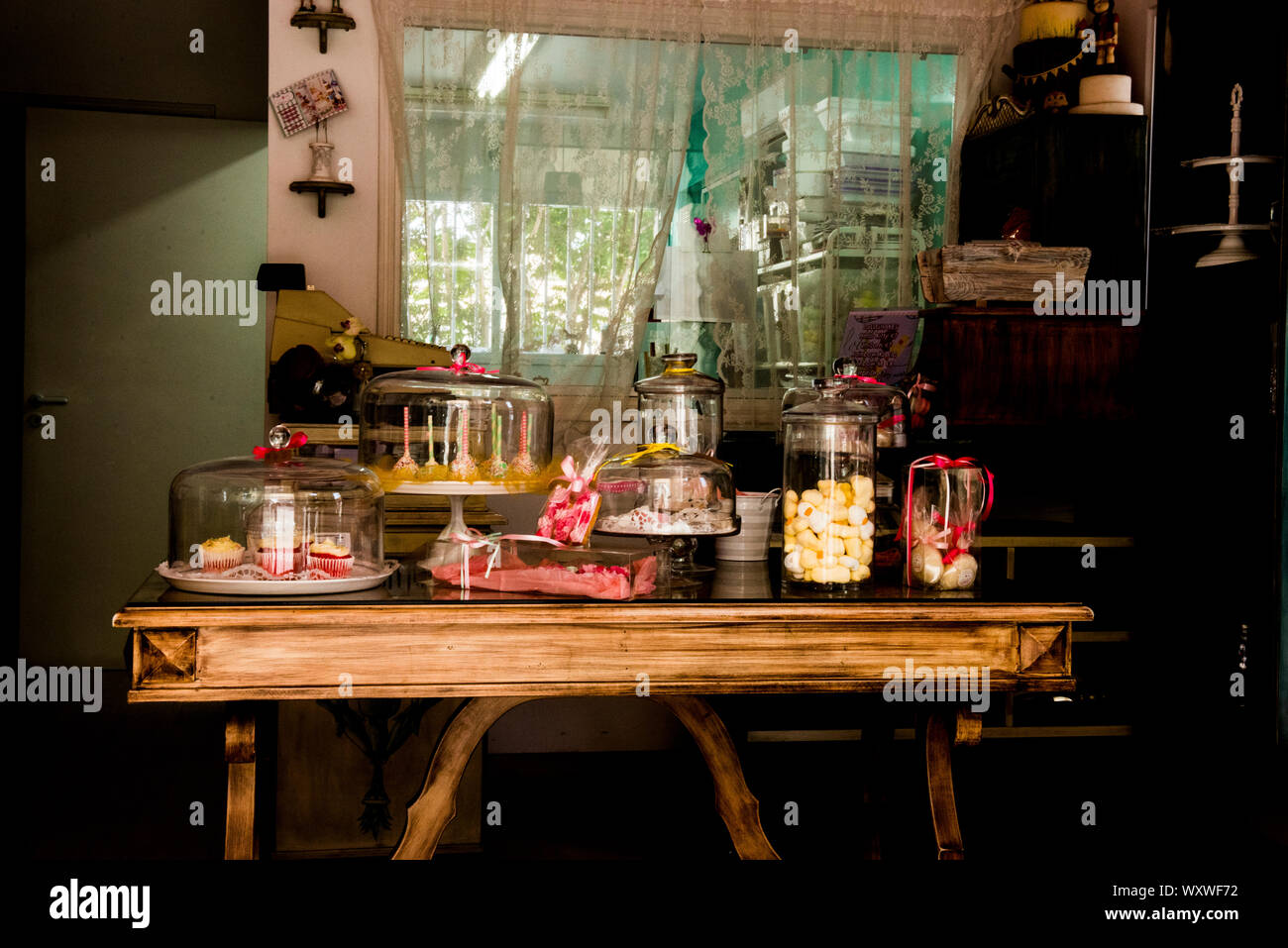 Candies table hi-res stock photography and images - Alamy