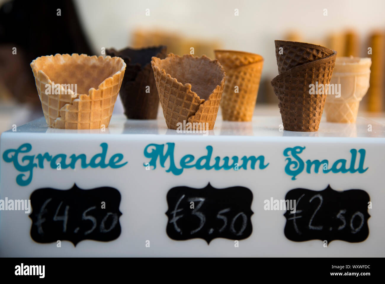 Icecream cone hi-res stock photography and images - Alamy
