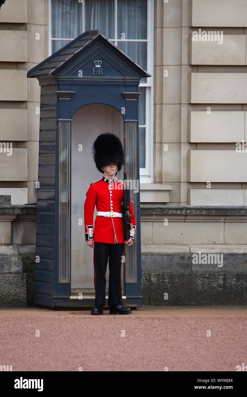 LONDON, UK - APRIL 23, 2016: Queen's Guard soldier stands in front of ...