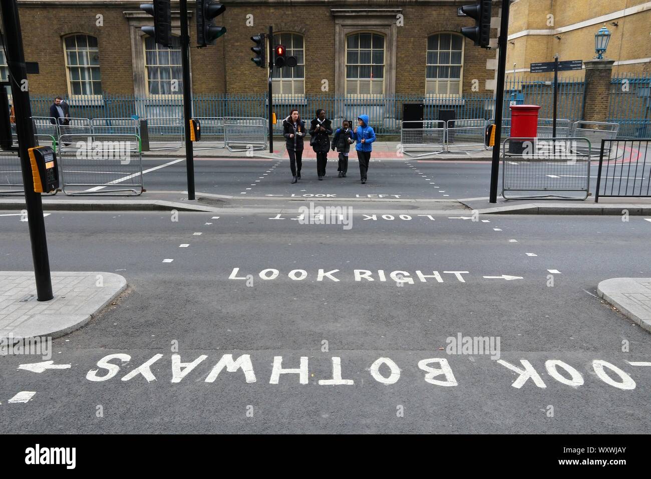 Pedestrian crossing uk signage hi-res stock photography and images - Alamy