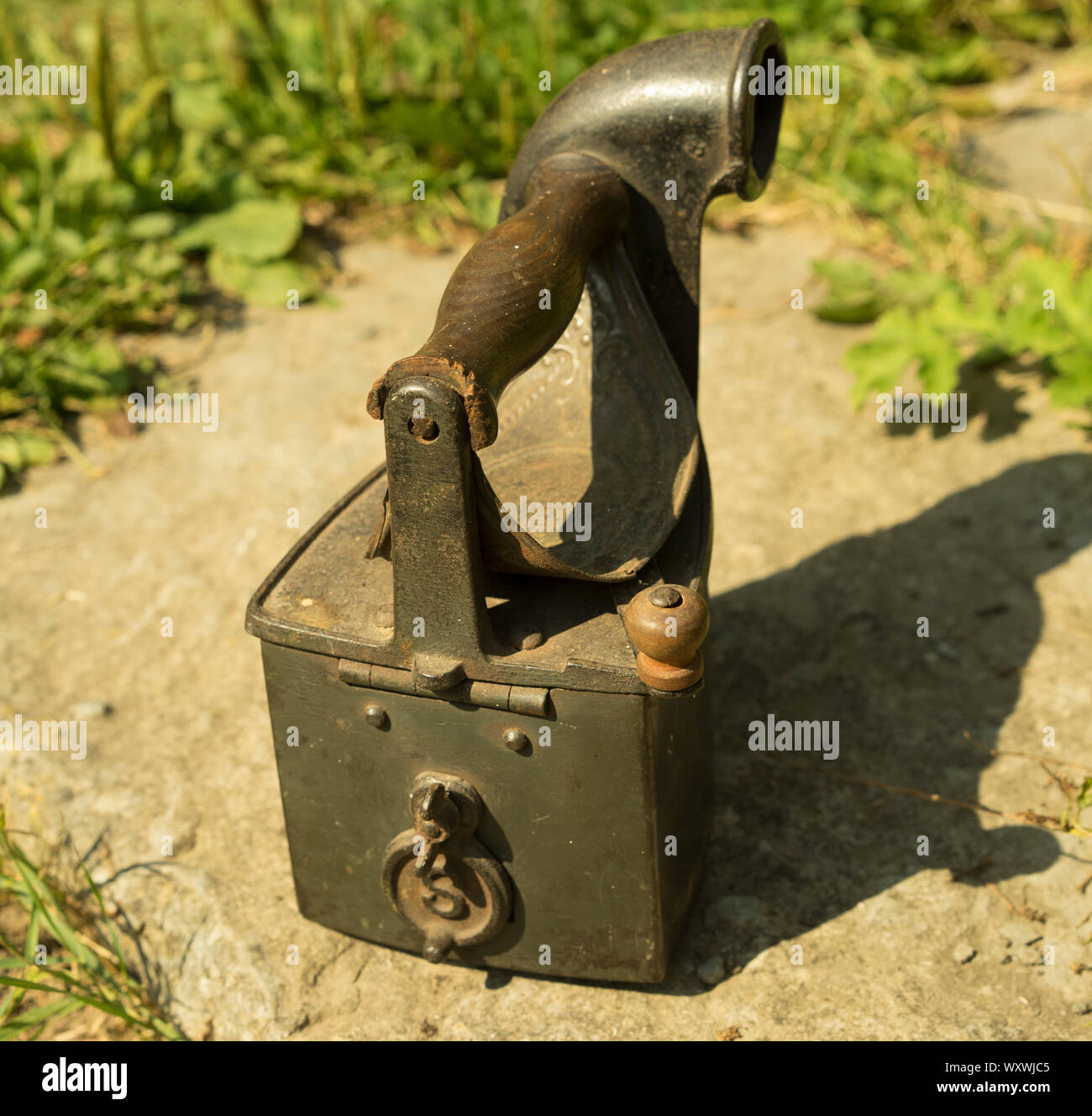 Pressing iron hi-res stock photography and images - Alamy