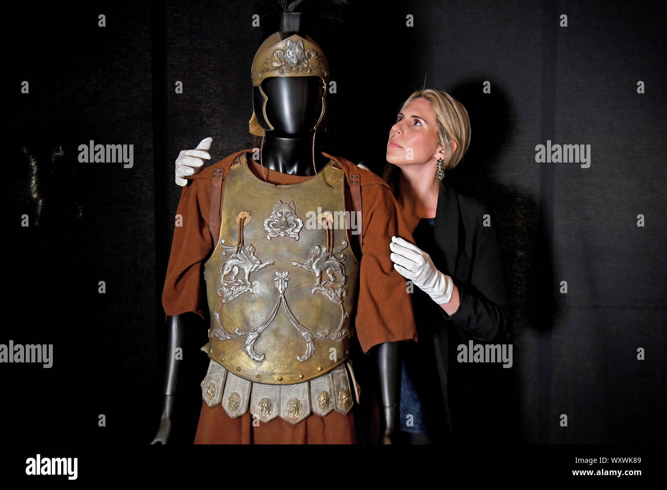 Russell Crowe's "Maximus" Roman general armour from the film Gladiator ...