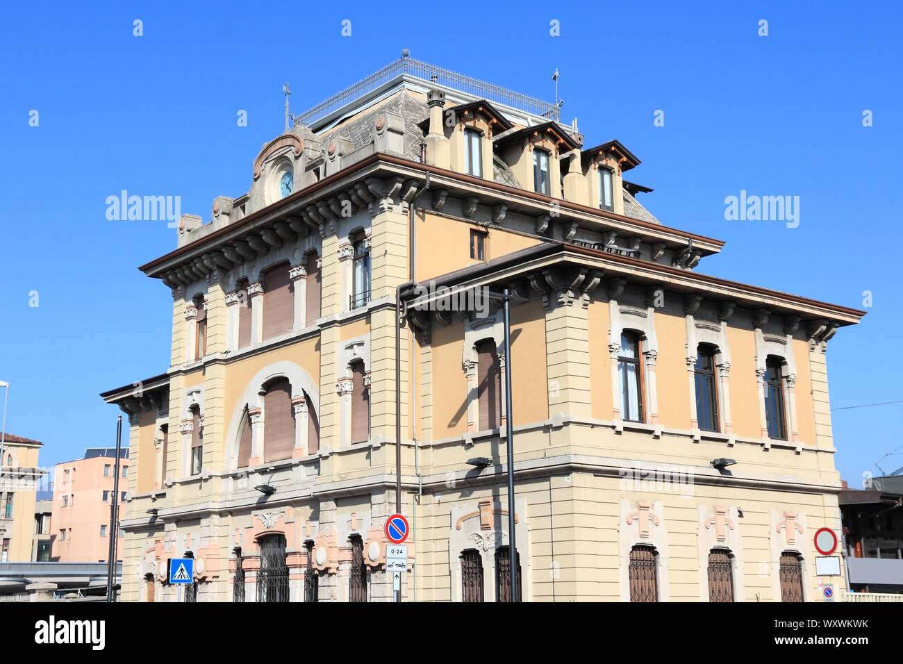Bergamo railway station hi-res stock photography and images - Alamy