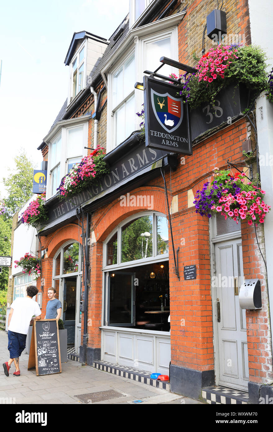 Teddington high street hi-res stock photography and images - Alamy