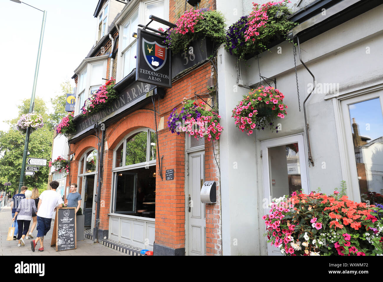 Teddington high street hi-res stock photography and images - Alamy