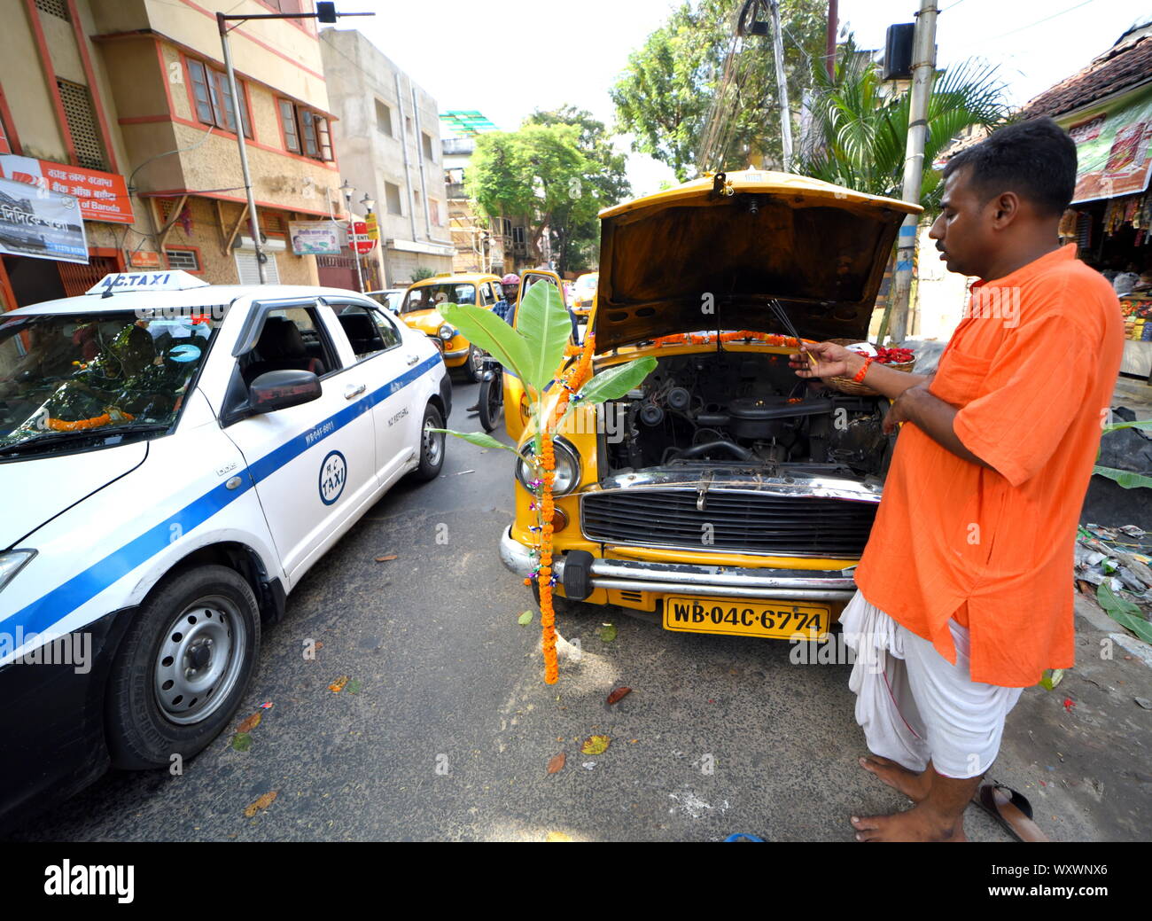 Kolkata, India. 18th Sep, 2019. Hindu people pray in front of their ...