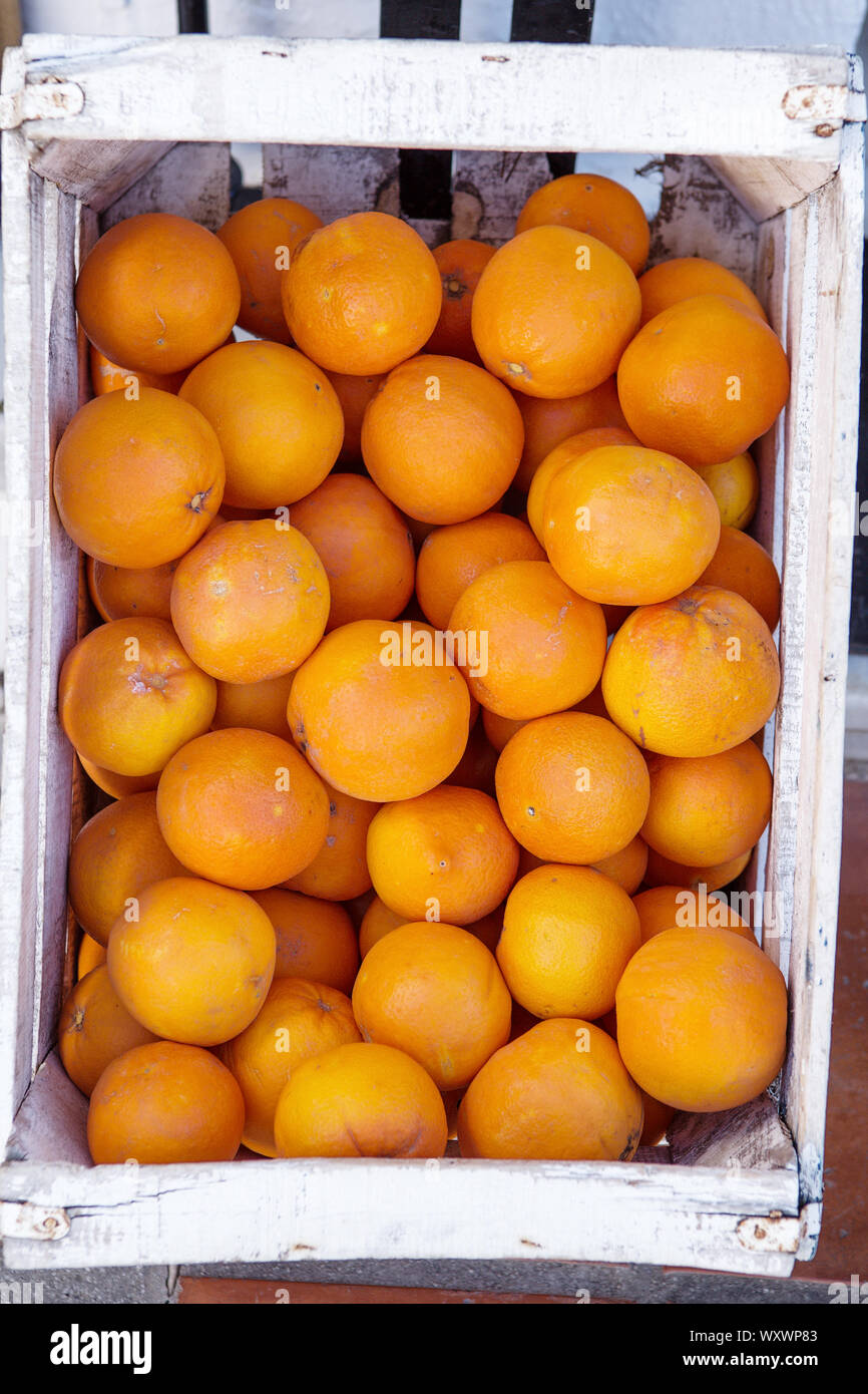Box of oranges hi-res stock photography and images - Alamy