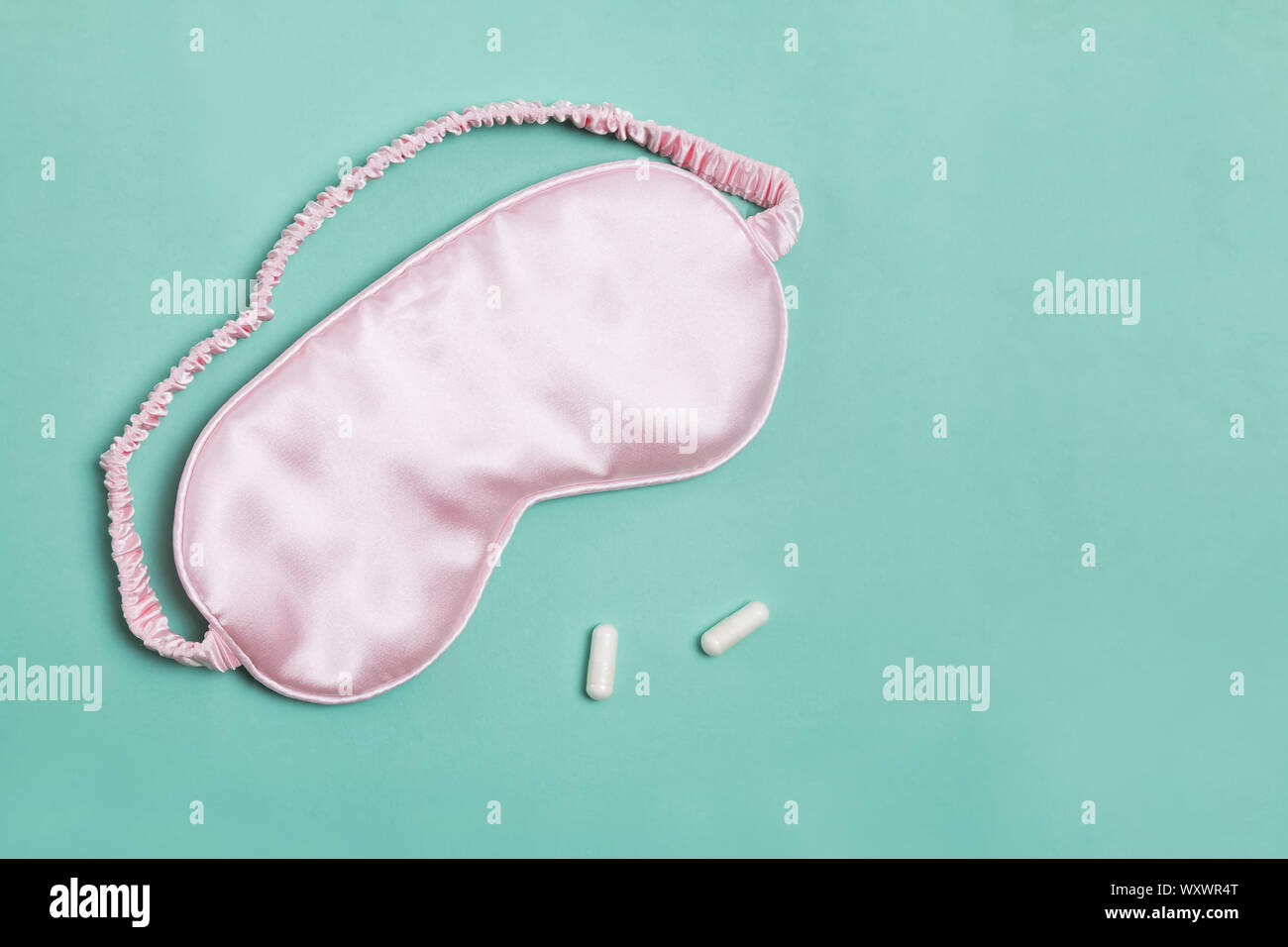 Woman pink pills hi-res stock photography and images - Alamy