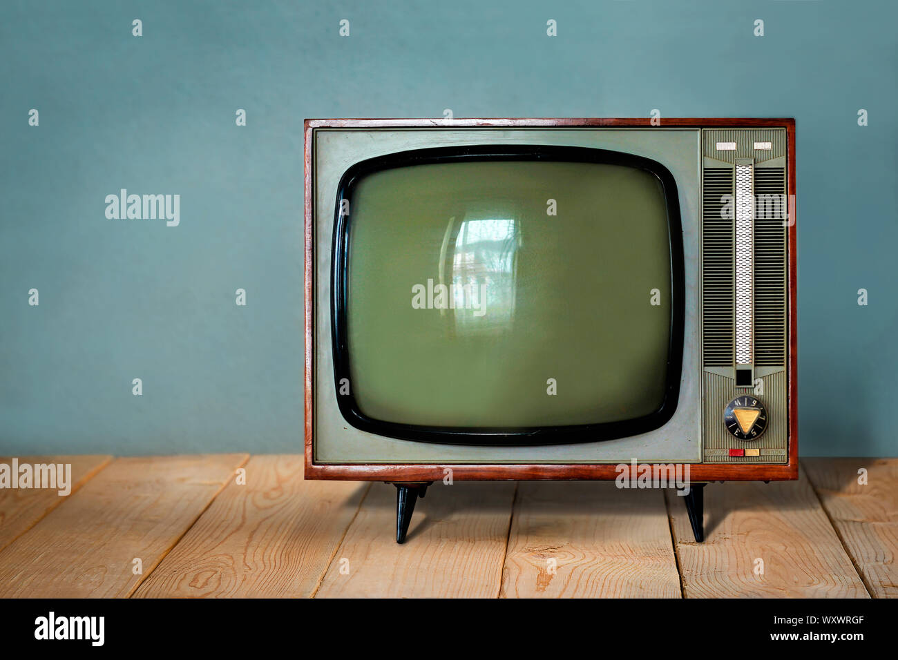 Old tv tube interior hi-res stock photography and images - Alamy