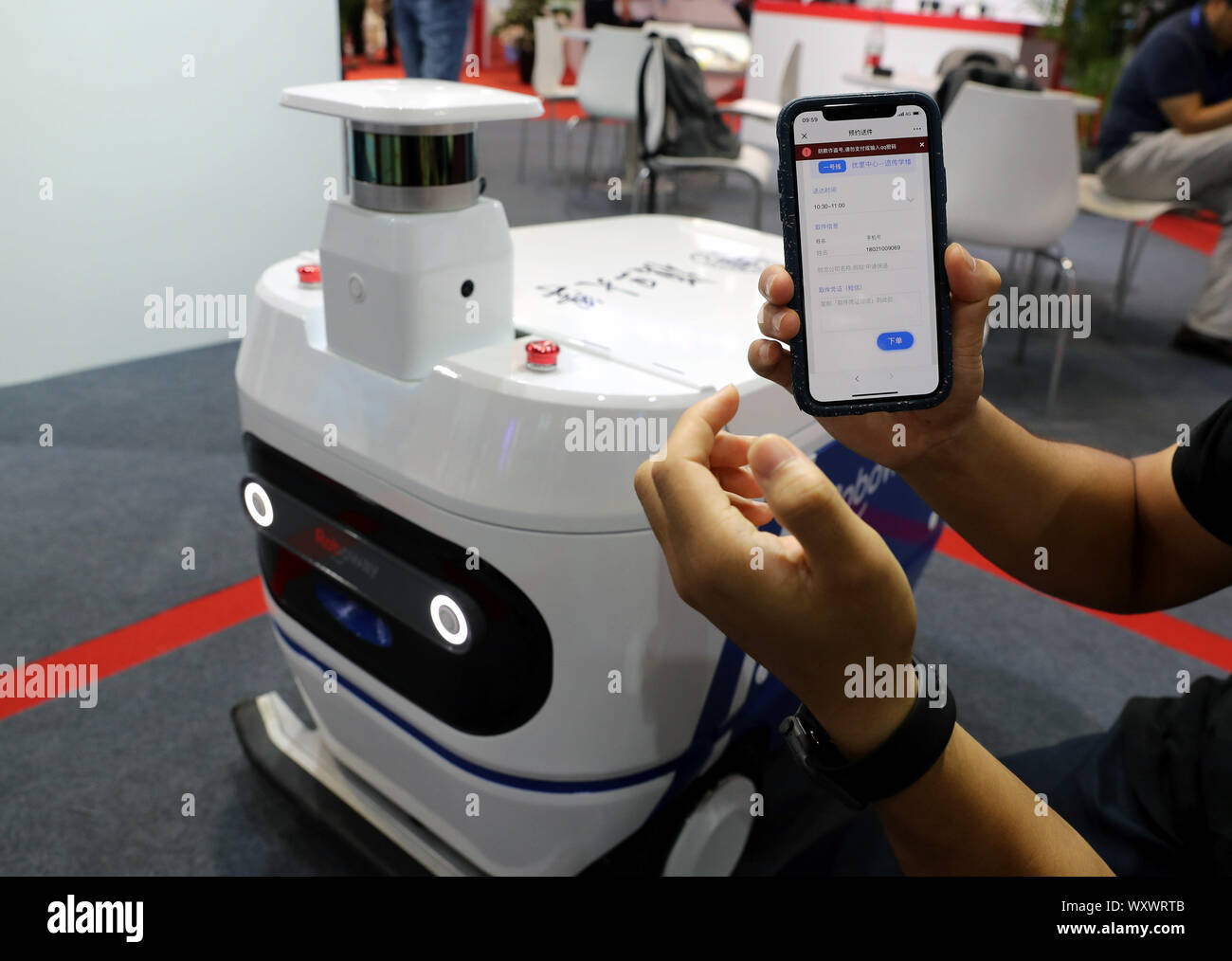 Exhibitor booths hi-res stock photography and images - Alamy