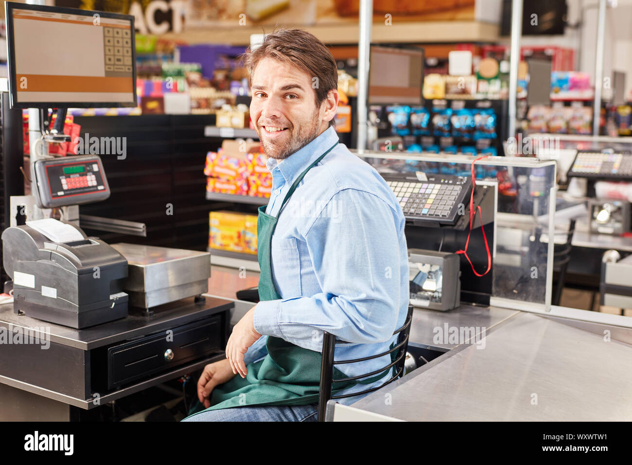 Man cash register hi-res stock photography and images - Alamy