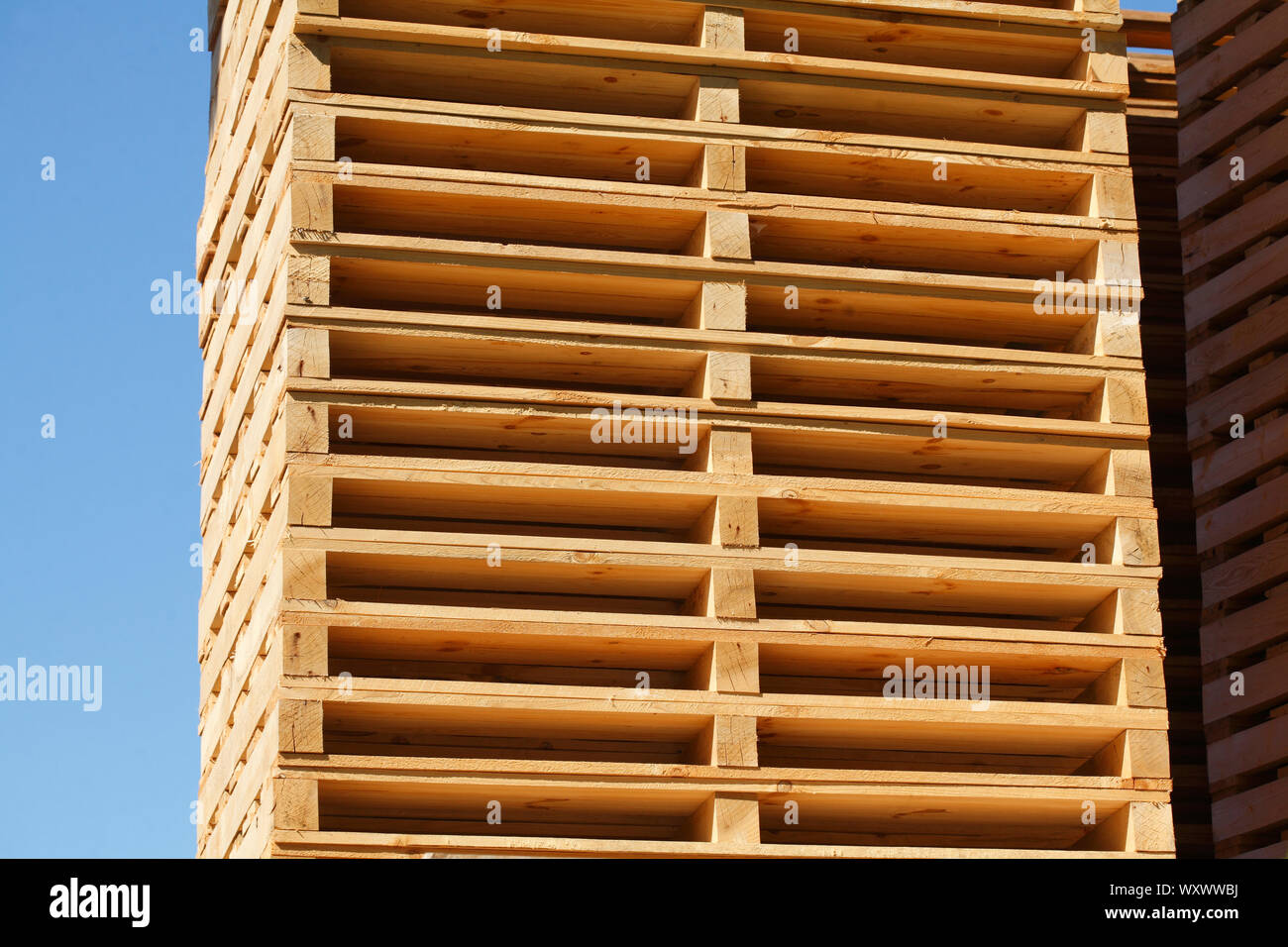 Blue pallets hi-res stock photography and images - Alamy