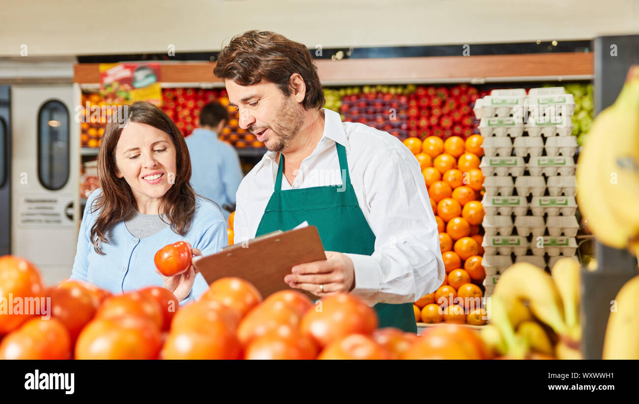 Customer service department store hi-res stock photography and images ...