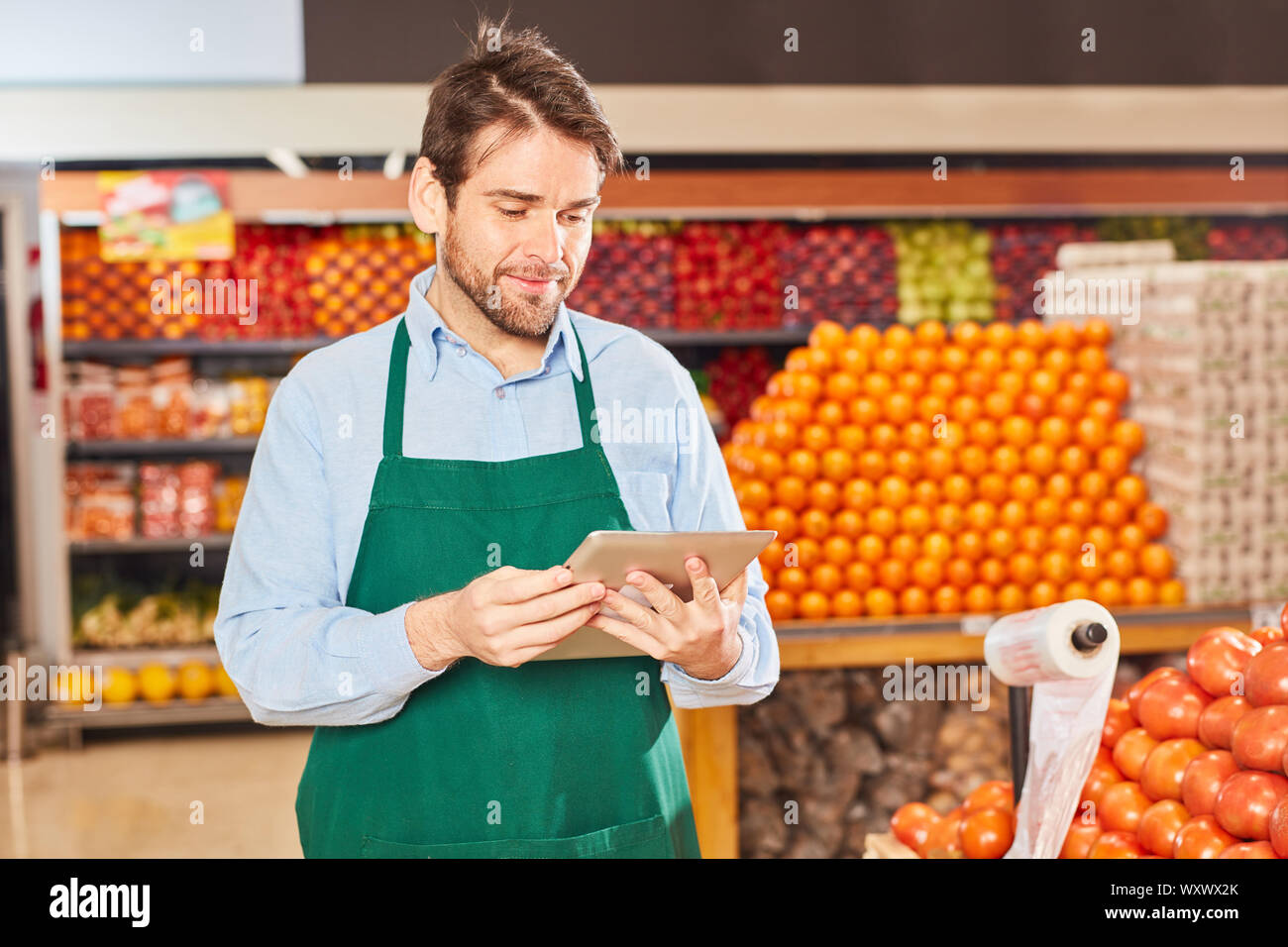 Supermarket computer hi-res stock photography and images - Alamy