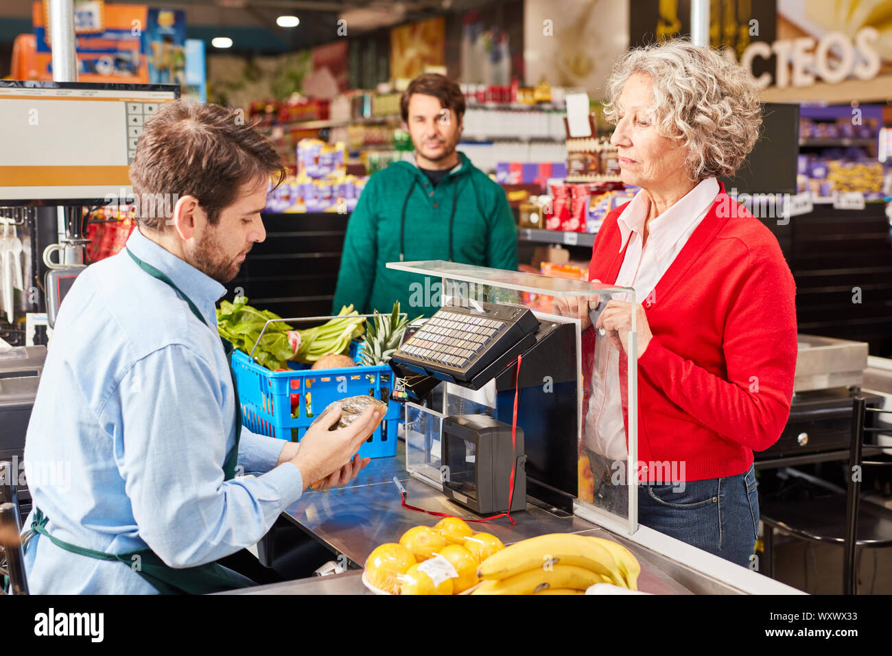 Customer paying checkout hi-res stock photography and images - Alamy