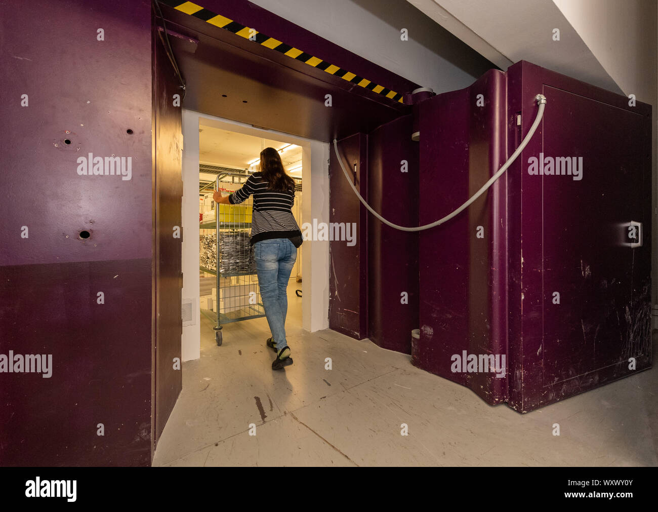 Cell extraction hi-res stock photography and images - Alamy