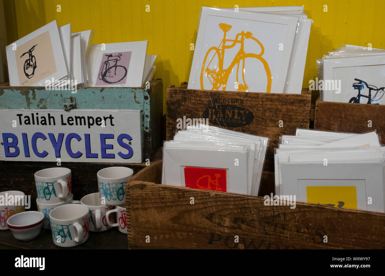 Fishs Eddy Home Goods Store, NYC Stock Photo - Alamy