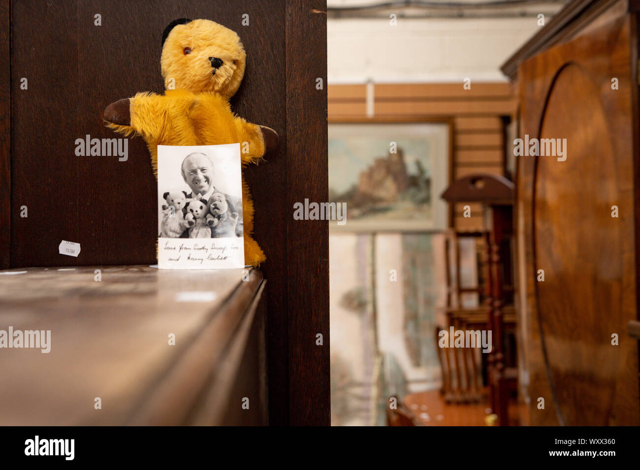 Sooty puppet hi-res stock photography and images - Alamy