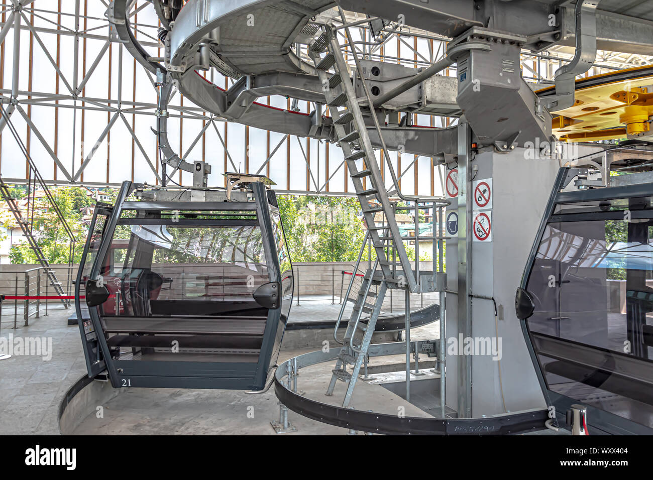 Skyline gondola cable car cableway ride hi-res stock photography and ...