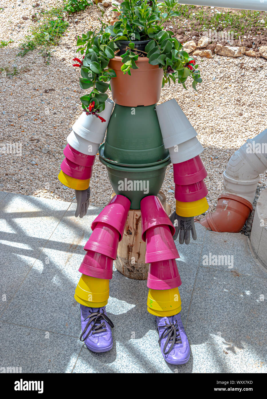 Green plastic planters hi-res stock photography and images - Alamy