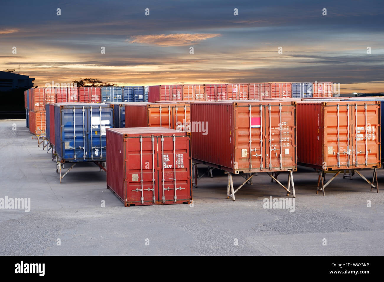 Factory ship packing hi-res stock photography and images - Alamy