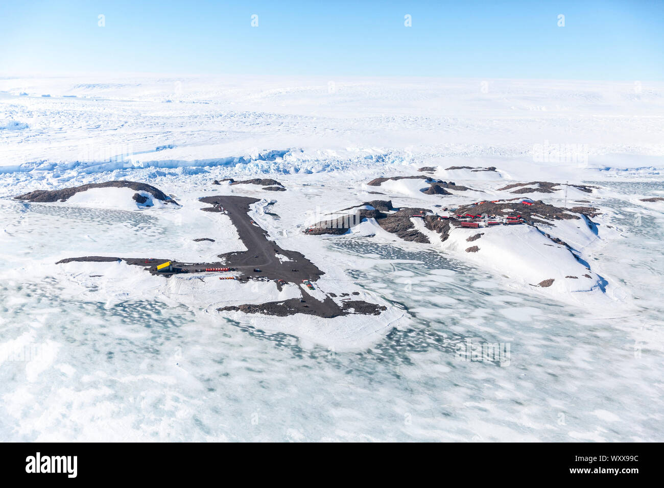 Antarctic station aerial hi-res stock photography and images - Alamy