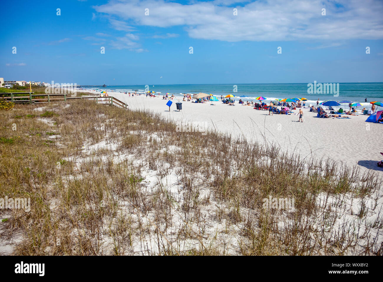 Rocket outline hi-res stock photography and images - Alamy