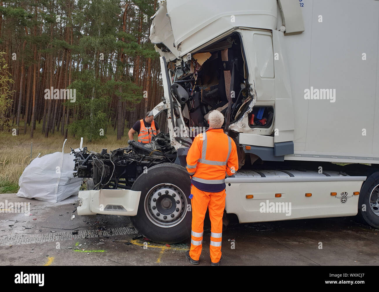 Lorry hit hi-res stock photography and images - Alamy