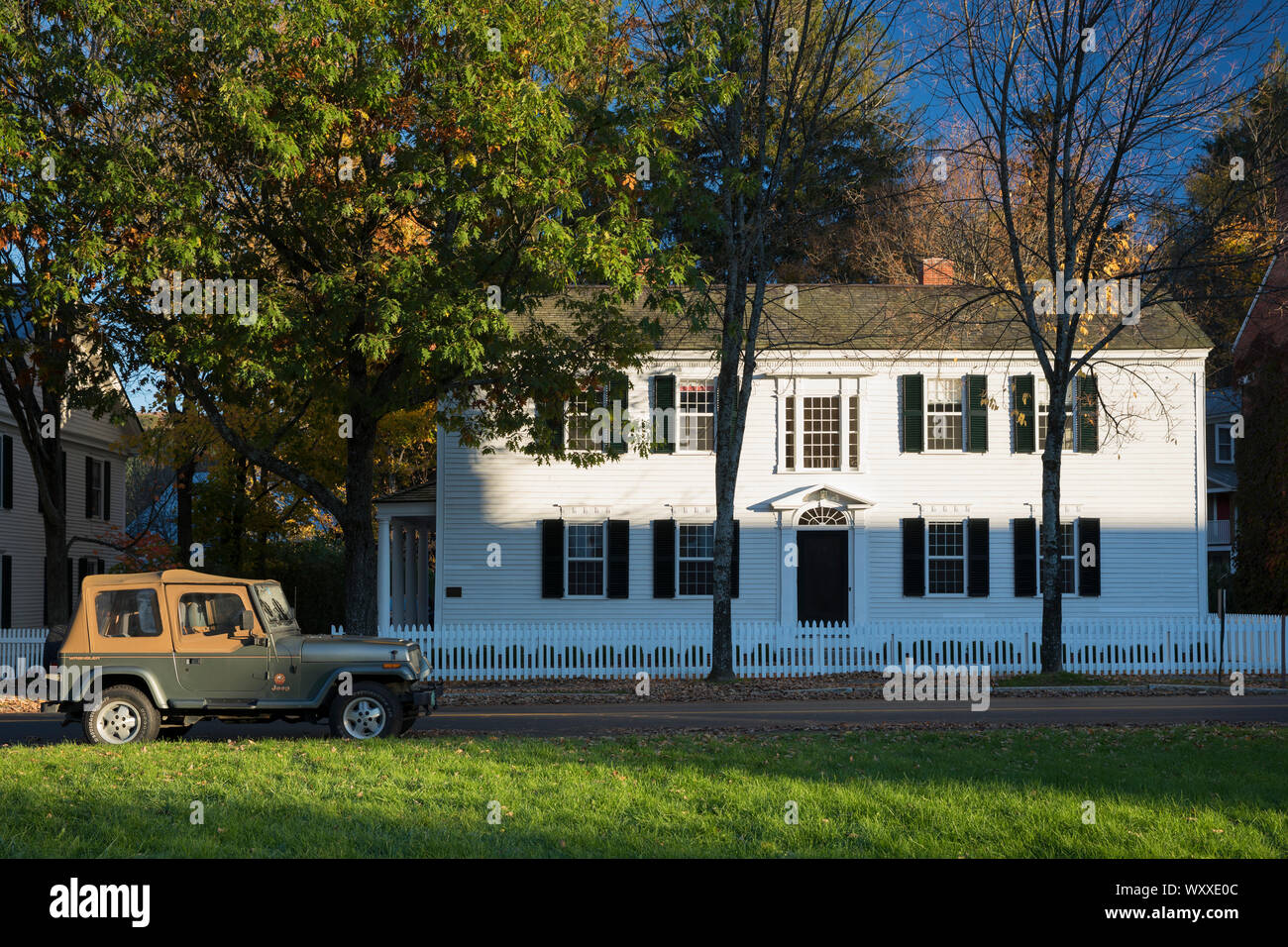Typical stylish and elegant white clapboard New England dwelling house ...