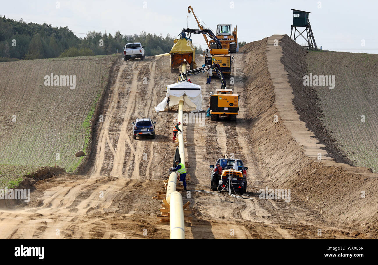 Long distance pipeline network hi-res stock photography and images - Alamy