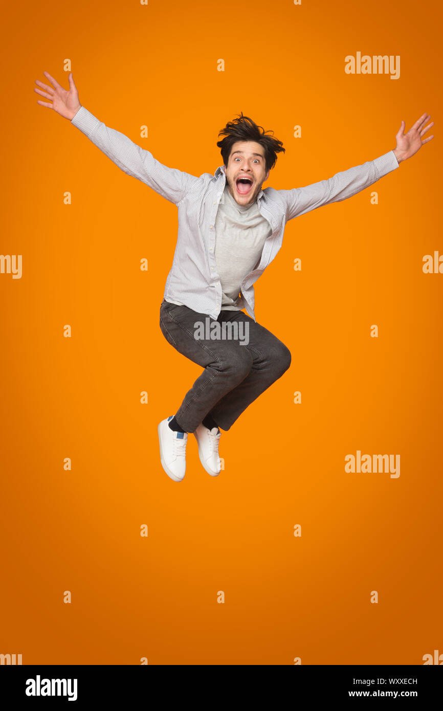 Man jumping over wall hi-res stock photography and images - Alamy