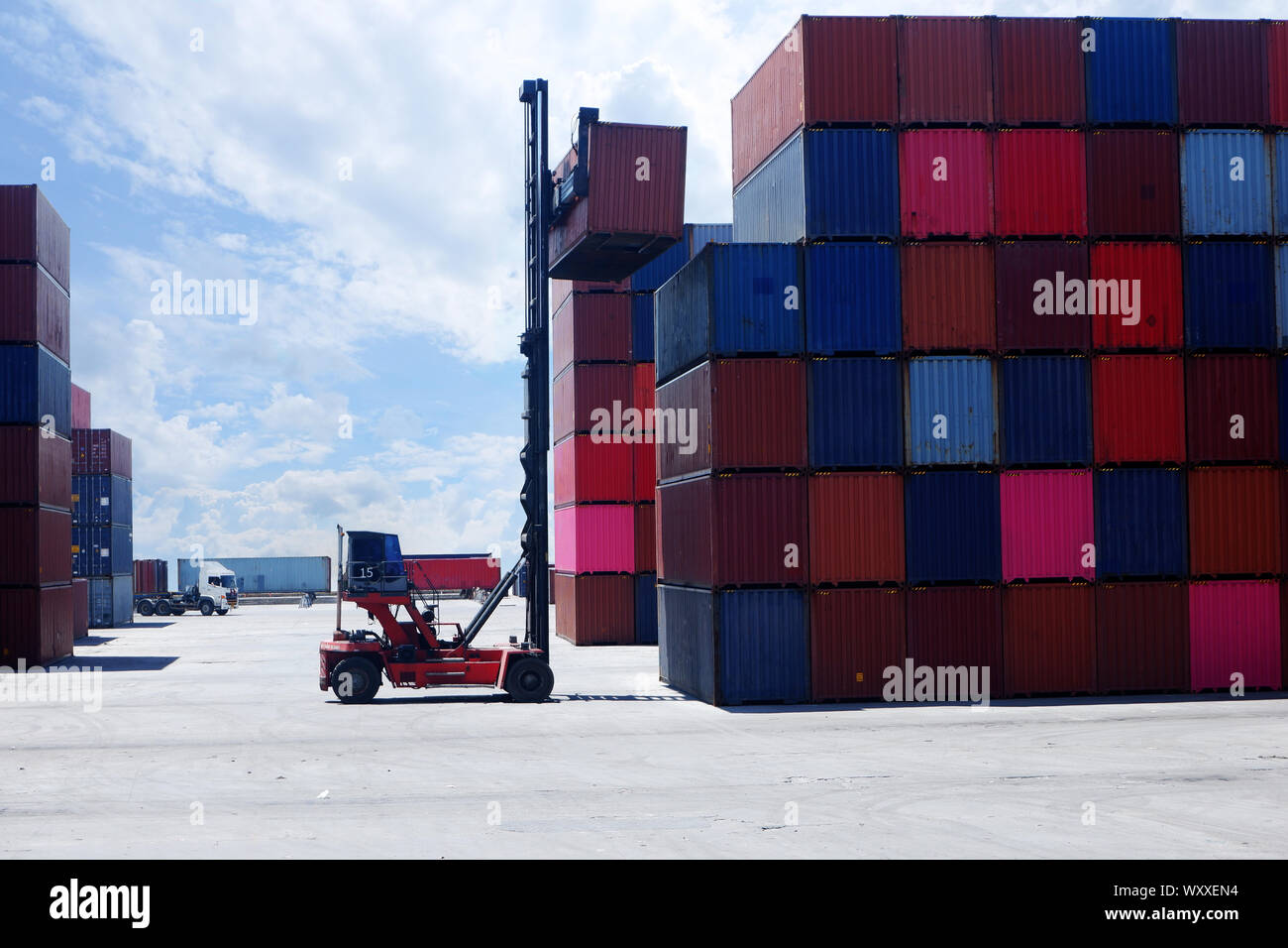 Empty container stacker hi-res stock photography and images - Alamy