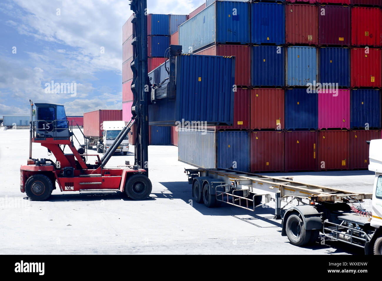 Empty container stacker hi-res stock photography and images - Alamy