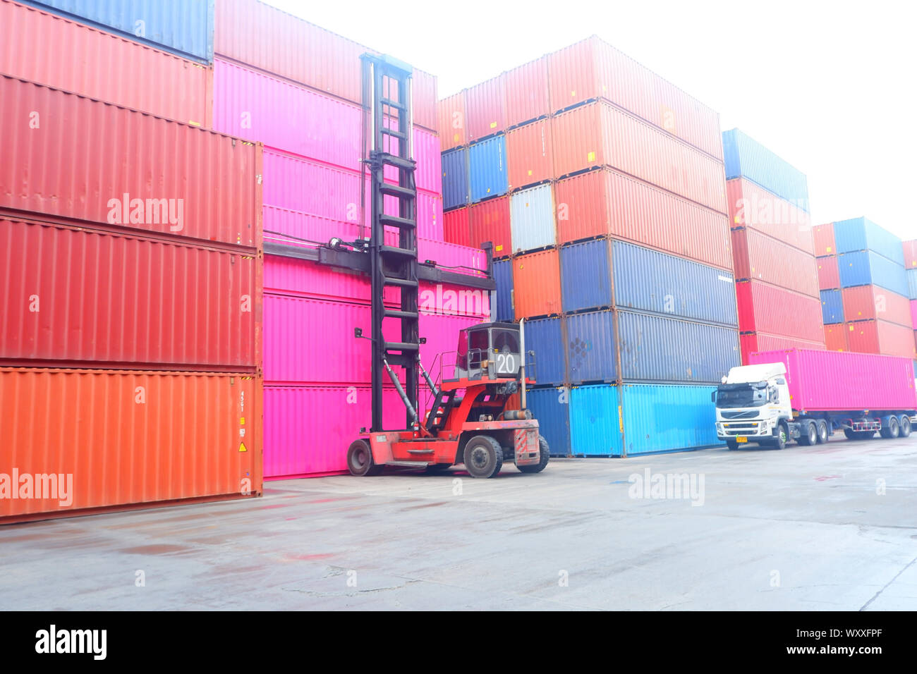 Terminal stockpile maritime containers hi-res stock photography and ...