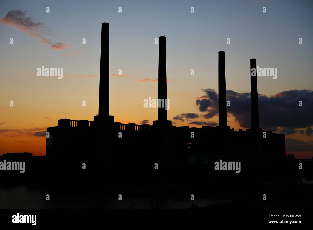 Car factory hi-res stock photography and images - Alamy