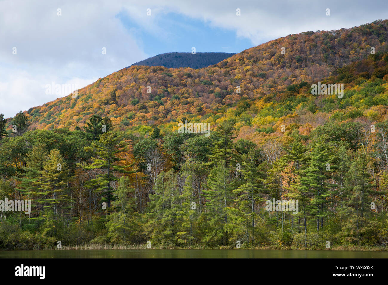 The Fall colours at picturesque and spectacular The Equinox Mountain ...